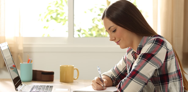 Looking after your credit score while you’re at university | Equifax UK